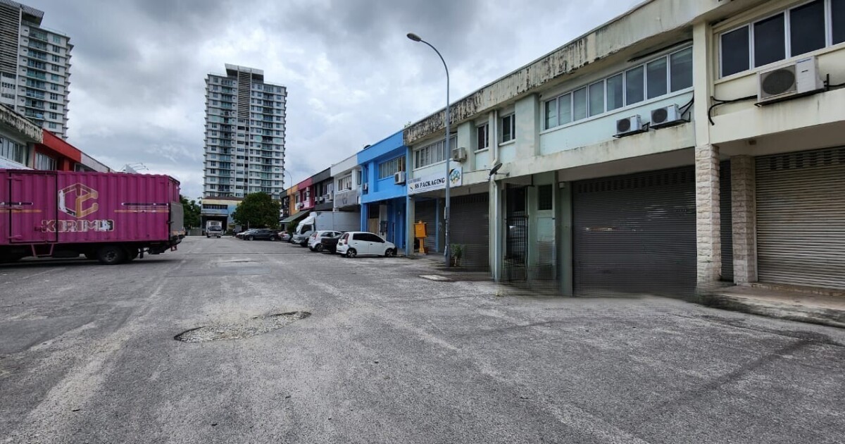 1 .5 Storey Factory for Sale at Jalan Industri USJ 1 | Industrial Malaysia